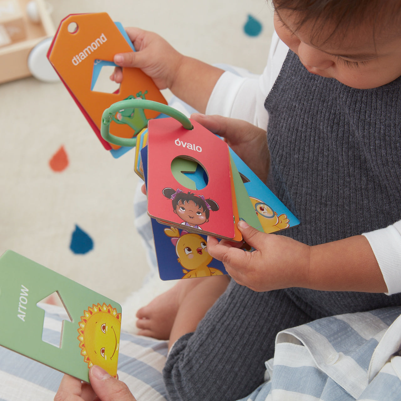 Bilingual Stroller Flash Cards: Colors & Shapes – Canticos World